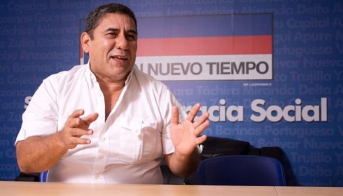 José Luis Farías también renuncia a UNT y se va con Delsa Solórzano